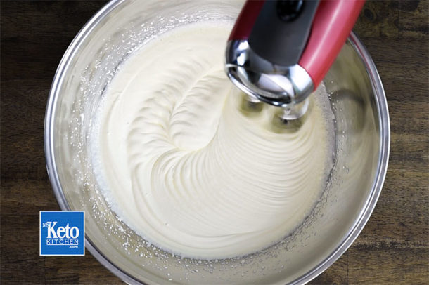 Keto Whipped Cream — Sugar-Free, Zero Carbs, Ready in 10 Minutes