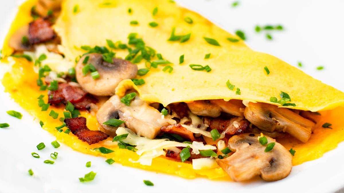 Keto Omelet with Bacon & Mushroom