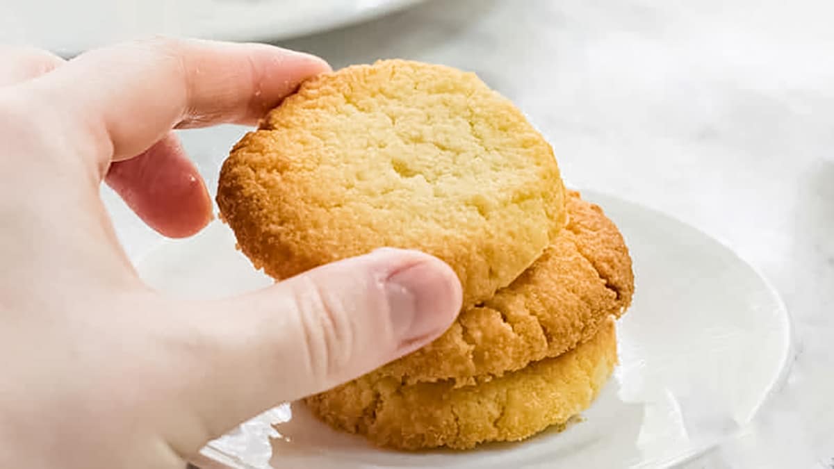 The Best Keto Shortbread Cookies Recipe (1g Carbs)